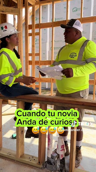Cuando tu novia anda de curiosa jaaaa #construction #construccion #constructiontiktok #latinosenusa #humor #funny #latinosenhouston #constructionhumor #mexico🇲🇽 #sueñoamericano #fyp #paratii #fypシ #commanderconstruction