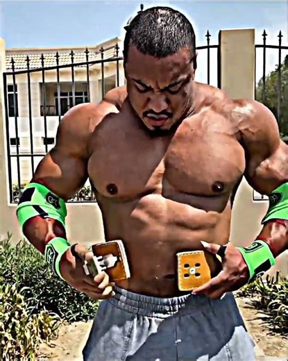 Larry wery strong 😱😂 #bodybuilding