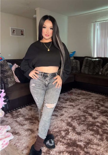 Stylish Crewneck Sweatshirt Outfit Ideas