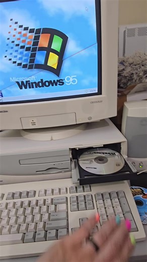 It's 1995 again 💿 - #asmr #90s #nostalgia #startup | 90s