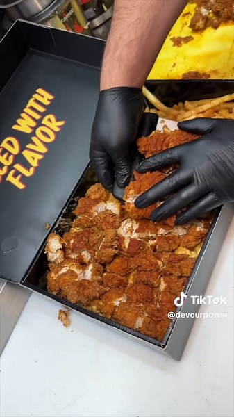 When we’re in the mood for HOT CHICKEN, we hit up @Fluffieshotchicken’s new location in Midtown, Manhattan NYC and go ALL OUT with their family platters! 🍗🍟🧀🔥🤤 INSANE. Who’s hungry?? #DEVOURPOWER #fyp #foryou #fluffieshotchicken #nyc