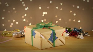 Get into the festive mood and save money by designing your own wrapping paper using spuds, paint and a cookie cutter. For the chance to win £100 in Morrisons vouchers, tell us which of these is a type of potato? a. Maris Piper b. Marie Antoinette c. Morris Minor T&Cs apply. 18 . po.st/HandmadePaper | Morrisons