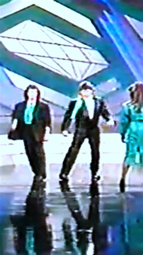 La canción "Ven Que Me Matas" de la banda mexicana Postdata #baladasenespañol #baladasromanticas | Maxivideos