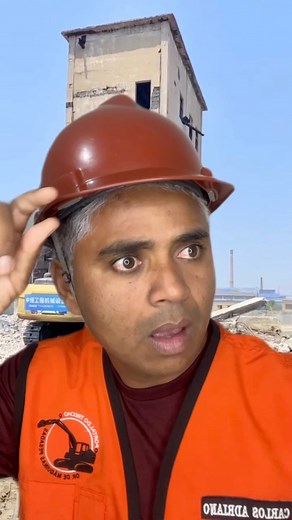 3.5M views · 10K reactions | Atitudes bizarras de operários sem noção ‍♂️ #maquinas #maquinaspesadas #explore #explorepage #construction #construcaocivil #machinelearning #excavator #operator | Portal do trecho | Facebook