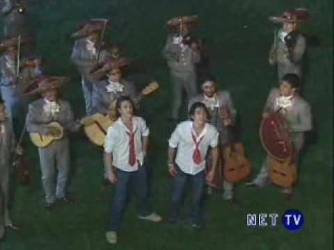 Serenata para Mia y Roberta - Rebelde - RBD