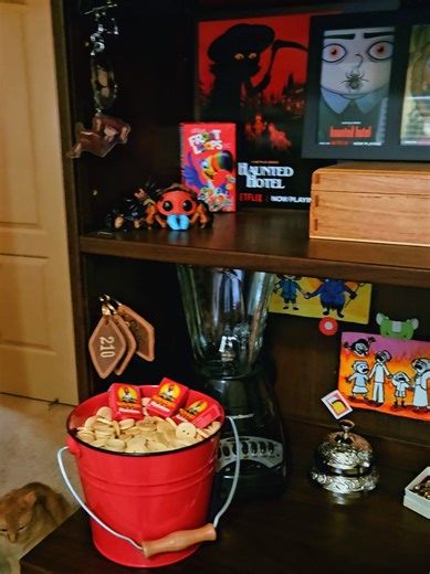 There! Raisins in the hundred button bucket! jeez... #hauntedhotel #collection #buttons #raisins