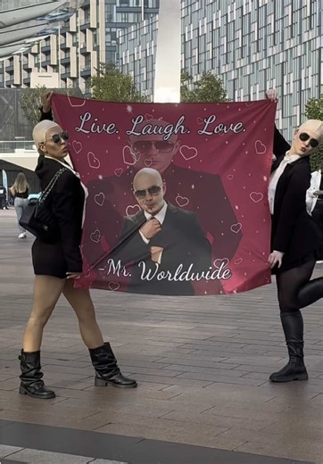 live, laugh, love, mr worldwide ✌️ #pitbull #mrworldwide #mr305 #dale #pitbulllondon #partyafterdark @Pitbull @The O2