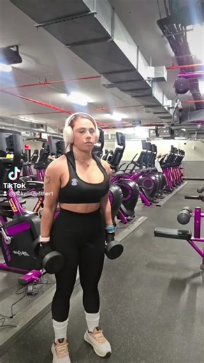 Effective Alternating Exercises for Women at the Gym