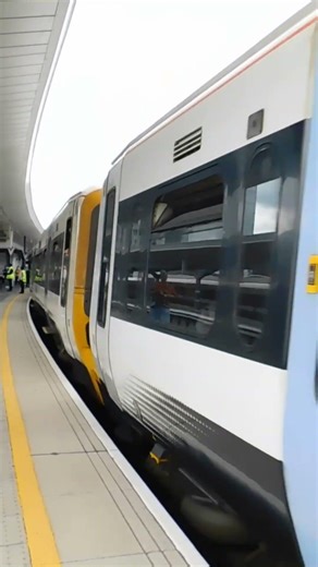 Southeastern Class 466 and 465s departing London Bridge
