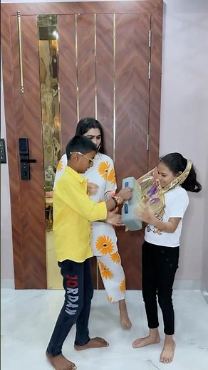 टट्टी💩 को भाग दिया चिक्की ने🤯🤣 #comedy #viralvideo #kajalsoni #funny #family ‪@Kajalsoni_vlogs‬