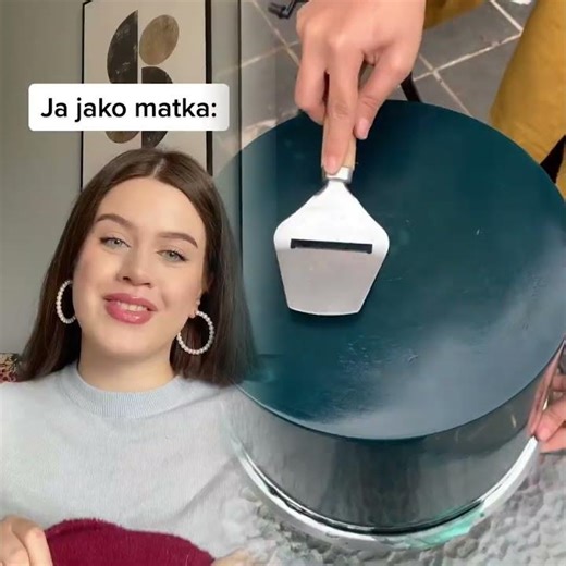 Odkąd zobaczyłam tą rybę w kuli to nie mogę tej piosenki przestać nucić pomuszcie 😭😂