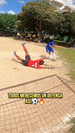 610K views · 5.3K reactions | La vida lo hizo mi carnal 輸⚽️理 . #gk #viral #goalkeeper #efootball #fly #atajadas #futbol #reaccion #porteros #parativiral #micompa #carnal | Keykeeper | Facebook