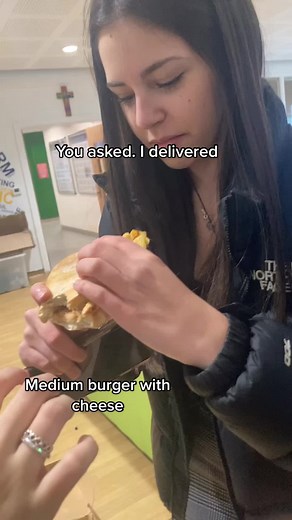 Creating Delicious Medium Burgers with Cheese and Peri Peri Chips