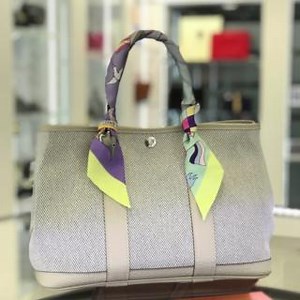 Turn your Hermès treasures into cash effortlessly! ✨ Need quick funds? We offer seamless and confidential loans against your luxury Hermes collection. Enjoy a swift process and peace of mind while accessing the value of your cherished items. Call us at 0800 917 6894 or visit www.prestigepawnbrokers.co.uk to get started. | Prestige Pawnbrokers | Facebook