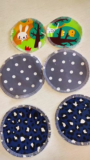 Making reusable washable absorbent breast pads for using when breastfeeding. A great way to use up all your fabric scraps . #reusablebreastpads #breastpads #breastpadwashable #breastpad #easysewingtutorials #scrapschallenge part 5 here @arosetintedworld