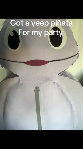 #yeepshideandseek #piñata#vrgame