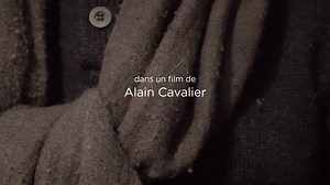 🕯THÉRÈSE En 1986, THÉRÈSE marque à la fois une continuité, une rupture et une synthèse dans l’œuvre d’Alain Cavalier. Ce dernier tend vers l’épure et le dépouillement des plus remarquables. De même, cette rigueur formelle n’altère pas la lisibilité du film, son esthétique ayant touché un vaste public, de son accueil triomphal au Festival de Cannes (où il reçut le Prix du Jury), ses 6 César (dont celui du Meilleur Film, Meilleur Réalisateur, Meilleur Scénario et Meilleur Espoir Féminin) et à sa 