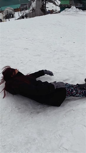 Fallen angel 😂 #snowfall #snow #kashmir #fyp #trending #trendingshorts #travel #reels #gulmarg