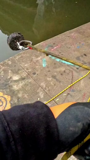 Magnet Fishing Finds: Gross Chair & Paint Roller! 😂