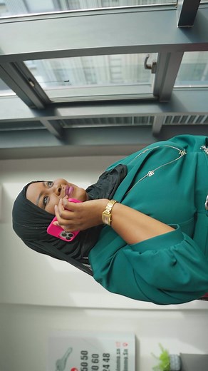 RECONNAISSANCE C’est le mot qui me vient à la tête quand je pense à vous, ma communauté 💓 Je suis reconnaissante à Allah swt pour tous Ses bienfaits : Je suis reconnaissante pour le Prophète saws pour le modèle qu’il est pour moi, pour Cheikhna Tijani et Cheikh Al Islam Je suis reconnaissante pour ma famille pour l’éducation et les valeurs qu’elle m’a inculqué Je suis reconnaissante pour mes collaboratrices, mes sœurs de coeur, comme mes sœurs de sang Mais aujourd’hui je suis particulièrement r