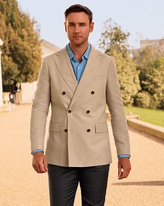 177 reactions | All A-Broad! The Charles Tyrwhitt x Stuart Broad partnership has arrived. Tap the link in our bio to see what happens when a legendary cricketer and a timeless menswear brand unite. #CharlesTyrwhitt #StuartBroad | Charles Tyrwhitt | Facebook