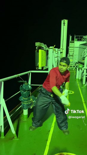 Paramihan ng huli ng isda! Disclaimer: we used intrinsically safe camera. #fyp #fish #fishing #seaman #iwog