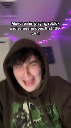 When Someone Does a 180° Turn in Roblox - Funny Reaction