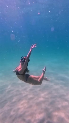 Zoe Poulis on Instagram: "flowing free in the ocean. there’s no better feeling 🩵 [underwater, mermaid, underwater performer, ocean vibes, underwater model, underwater video, summer, australian athlete]"