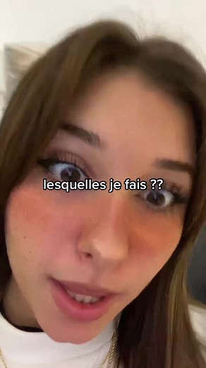 Acrylic Nails vs Gel Nails: Which is Better?