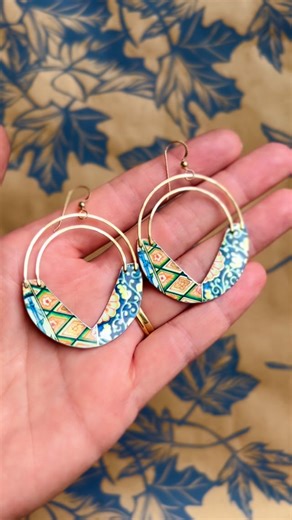 Devin McNutt on Instagram: "In typical Devin fashion, I had to create more jewelry for tomorrow’s launch… at the very last minute! This tiny, Dutch vintage tin plate yielded over 20 gorgeous pairs of earrings. So well worth it, in my opinion! . *RECAP*: tomorrow, 9/26 at 8pm EST, the Spooky Season Collection will be available to Saffron Savvy members! Look back on our recent posts to see all the autumnal goodies coming: acorns, jack o’ lanterns, fortune tellers, shadowboxes, spiders and a bunch 