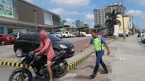 Follow the MMDA as they continue to enforce traffic rules around Metro Manila. This is part 2 of an earlier video. | Gadget Addict