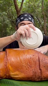 Pang paliwanag ng buhay ISANG BUONG LECHON #food #eat #mukbang #eating #lechon #crispy #pork | Sino Si Richard