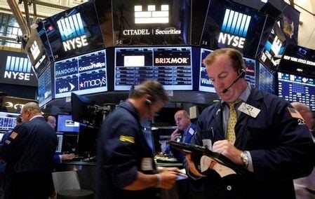 U.S. Futures Largely Flat, European Stocks Down