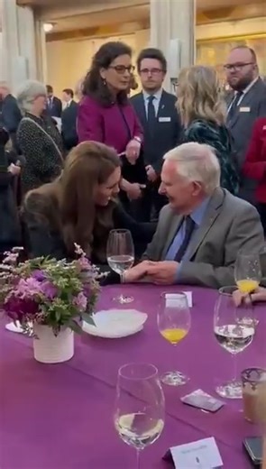 The Princess of Wales - wearing a five-string pearl necklace that belonged to the late Queen - warmly greeted Holocaust survivors Stephen Frank and Yvonne Bernstein, telling Mr Frank: “It’s like seeing an old friend, it really is.” If you enjoy this video, you can support by sending stars! Every star counts! fb.com/stars #PrincessOfWales #RoyalFamily #HolocaustSurvivors #StephenFrank #YvonneBernstein #QueenElizabeth #PearlNecklace #RoyalVisit #NeverForget #HolocaustRemembrance #RoyalFashion #Wre