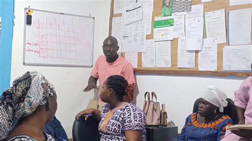 Ce lundi 12 janvier 2026 s’est tenue au CSU Bélé la première séance de coaching de l’année du personnel, animée par le Dr Koné, Gynécologue Obstétricien à l’EPHR de Boundiali, autour de la référence en salle d’accouchement, du partogramme et du suivi de la parturiente. Comme chaque année, nous faisons du renforcement des capacités une priorité, convaincus que des agents bien formés sont une véritable chance pour la communauté. | Landry Kmaon