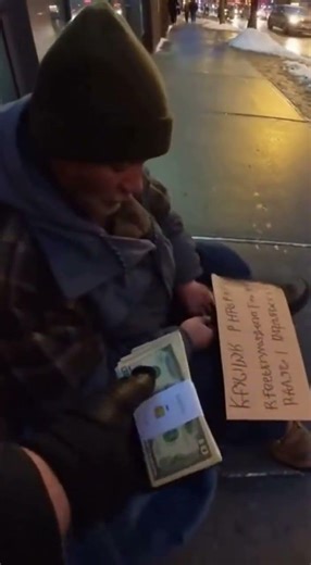 A Simple Act of Kindness | Christmas Street Moment #shortsfeed #shorts #help #homeless #christmas
