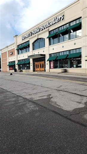 nothing like it... #reader #barnesandnoble #bookshopping #lovetoread #fyp