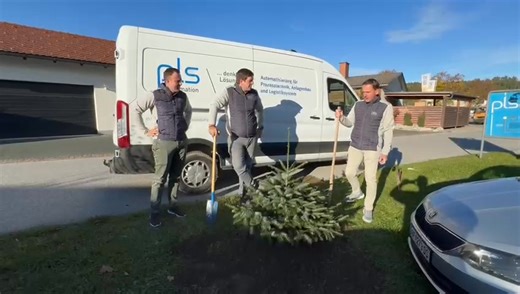 🌳 PLS Automation macht Zukunft grün! 🌱 Vielen Dank an Weingerl & Partner von der Wiener Städtischen für die Nominierung zur Baumpflanz-Challenge. Challenge angenommen… und erfolgreich abgeschlossen ✅💪 Damit die grüne Welle weiterrollt, nominieren wir: 👉 evon - evolution in automation 👉 ZENZ - Verteilerbau mit System GmbH 👉 Rendit Steuerberatung Ihr habt ab jetzt eine Woche Zeit! Sonst bedanken wir uns ganz herzlich für die gute Jause, die ihr uns dann spendiert 😌🥐😎 🌲🌱 Auf eine nachhal