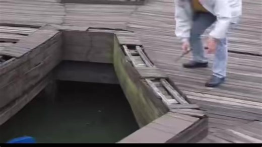 1.5M views · 27K reactions | That’s why you need a strap lock 路‍♂️ Check comments for the strap lock I use  | Oni Hasan | Facebook