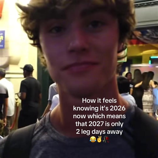 Leg day = chest day bc bench requires leg drive #legday #gymshark #davidlaid #lifting #benfrancis