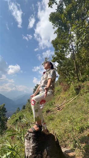 XZ Radha Rai | Chikri Chikri 😎 #trendingsongs #friendsfollowersViewers #reelschallenge #ramcharan | Instagram