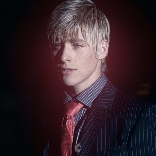 roll with me #skins #maxxieoliver #charlixcx #aestheticedit #fyp high quality mitch hewer as maxxie oliver skins uk gen 1 edit FAKE EVERYTHING song: charli xcx - roll with me series: skins (2007) scp: cassish