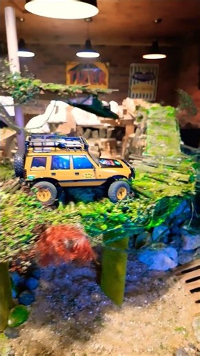 fms landrover mini crawler on the indoor course