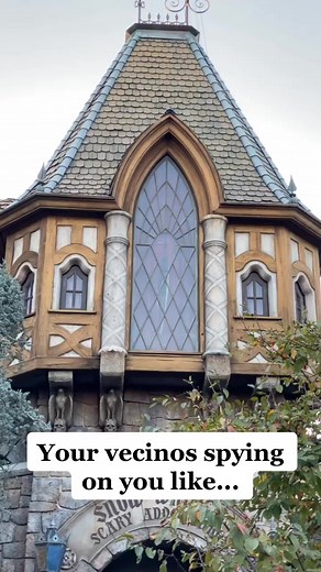 Hilarious Chismoso Neighbors Comedy Latino