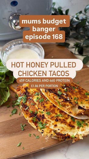 🌮 Hot Honey Pulled Chicken Tacos 🌮 🤩Recipe 168 of Mums Budget Bangers💾 Save this recipe and make later 💪Calories per portion 459 calories with 46g protein 💰 Cost : £1.86 per portion 🧑‍🧑‍🧒‍🧒Recipe makes 4 portions (2 tacos each)🌟 Add 500g chicken breast to the slow cooker along with 1 diced pepper, 100g hot sauce (or less if you want to reduce the spice), 50g honey and 1 tbsp garlic granules and mix. Then cook for 3 hours on high or 6 hours on low 🌟Once cooked, pull the chicken apart 