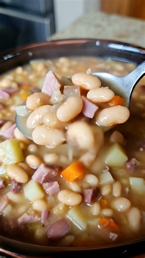 6.5K views · 37 reactions | Nothing hits like a bowl of homemade bean & ham soup  Thick, hearty, and full of comfort in every bite. Full recipe in the comments  | Grandma’s Old Recipes | Facebook