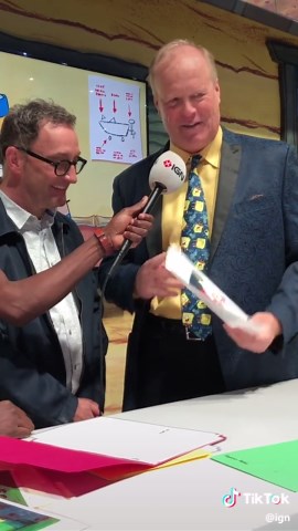 Patrick Star reads his own meme out loud!!! #geekingout #spongebobsquarepants #comiccon