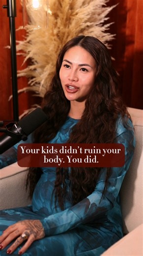 Katriona Aromin on Instagram: "Comment the word “CHANGE” I’ll send you my free 6 page fitness PDF guide! 🤝🏻 You didn’t have a routine before. You weren’t training, you weren’t tracking, you weren’t moving with intention. You were already neglecting your body. Get in the lab. Build it back. Not for the old you, but for the woman your kids get to look up to!"