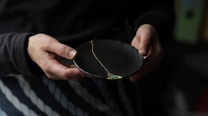 1.2K views · 45 reactions | Are you interested in learning how to mend broken ceramics? Our Masterclass for Issue 321 features the Japanese kintsugi repairer Iku Nishikawa. She shares the processes she uses for repairing broken ceramics using yobitsugi, incorporating the techniques of easy kintsugi (kan-i kintsugi). Click here to watch the video in full - https://youtu.be/o1TGhDtKRQg | Videography by Layton Thompson | Ceramic Review | Facebook