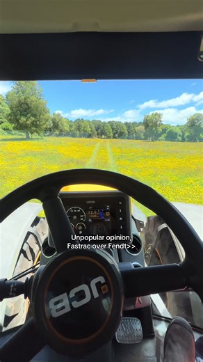 I really like the fastrac #jcbfastrac4220 #tractors #viral #fyp #blowthisup